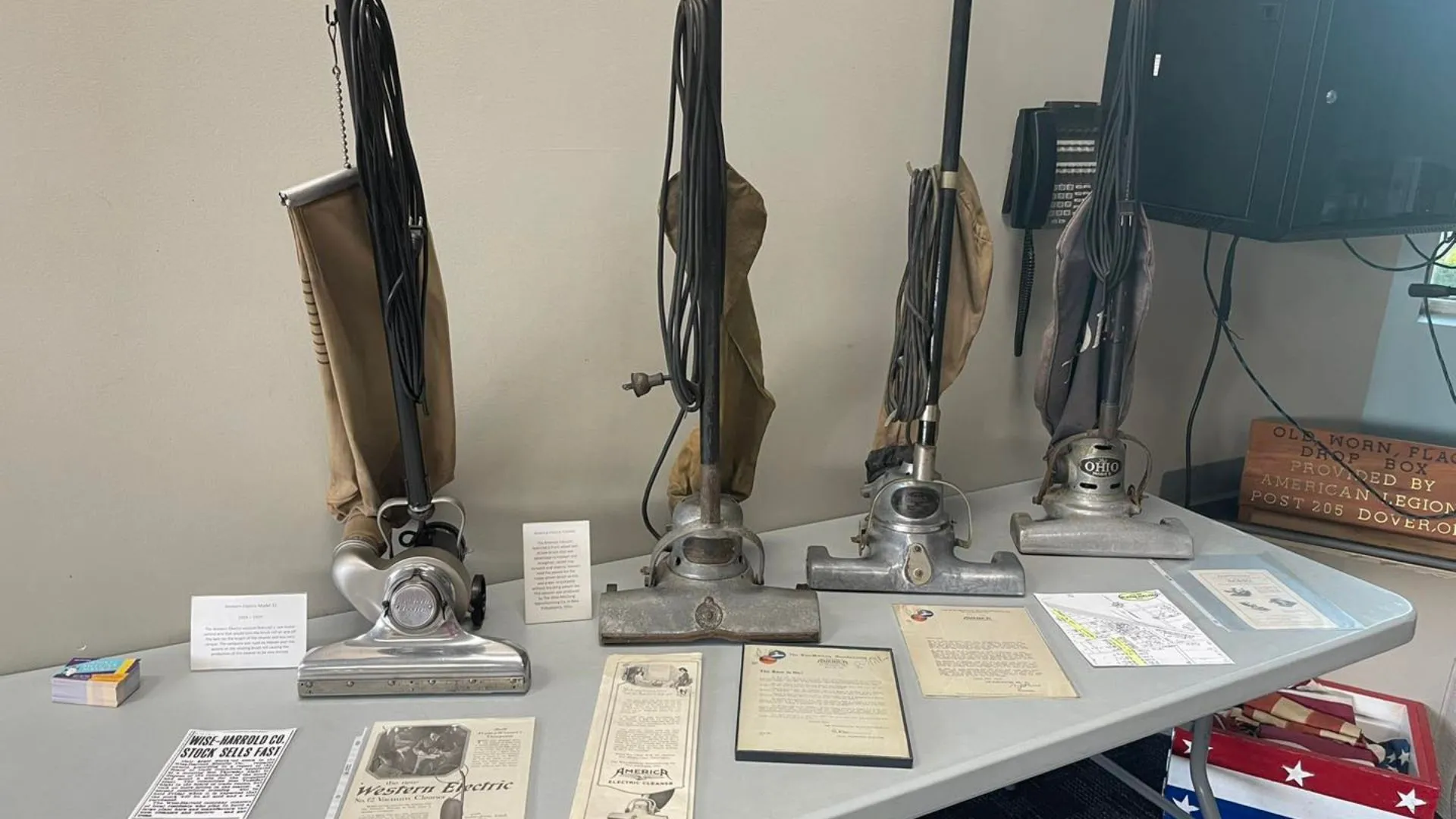 Who Invented the Vacuum Cleaner in 1899? - John's Sweepers